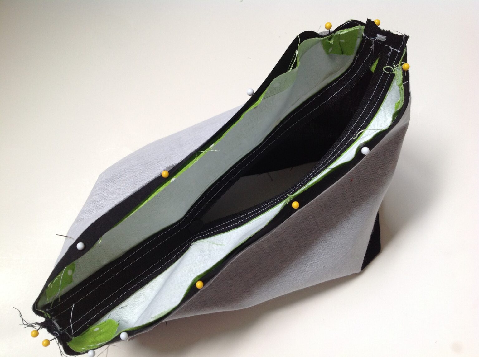 The Convertible/Reversible Bag - The zipper gusset - cozy nest design