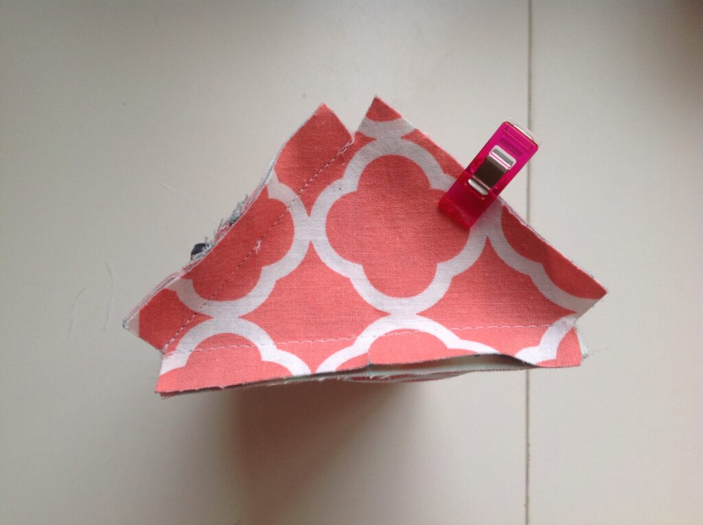 Rollie Pollie Organizer Tutorial 1- Attaching Side Panels - cozy nest ...