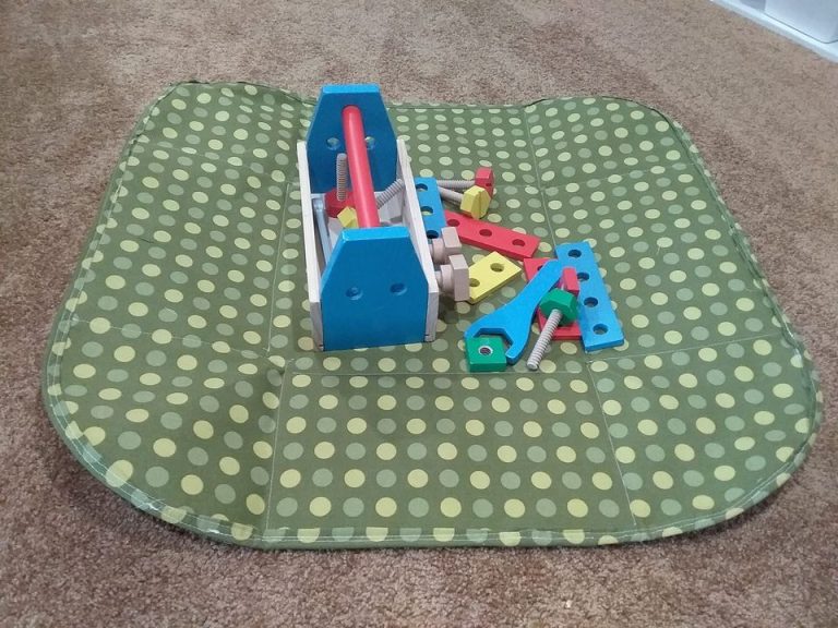 "Play, then Store Away" Convertible Playmat & Storage Tote Pattern ...
